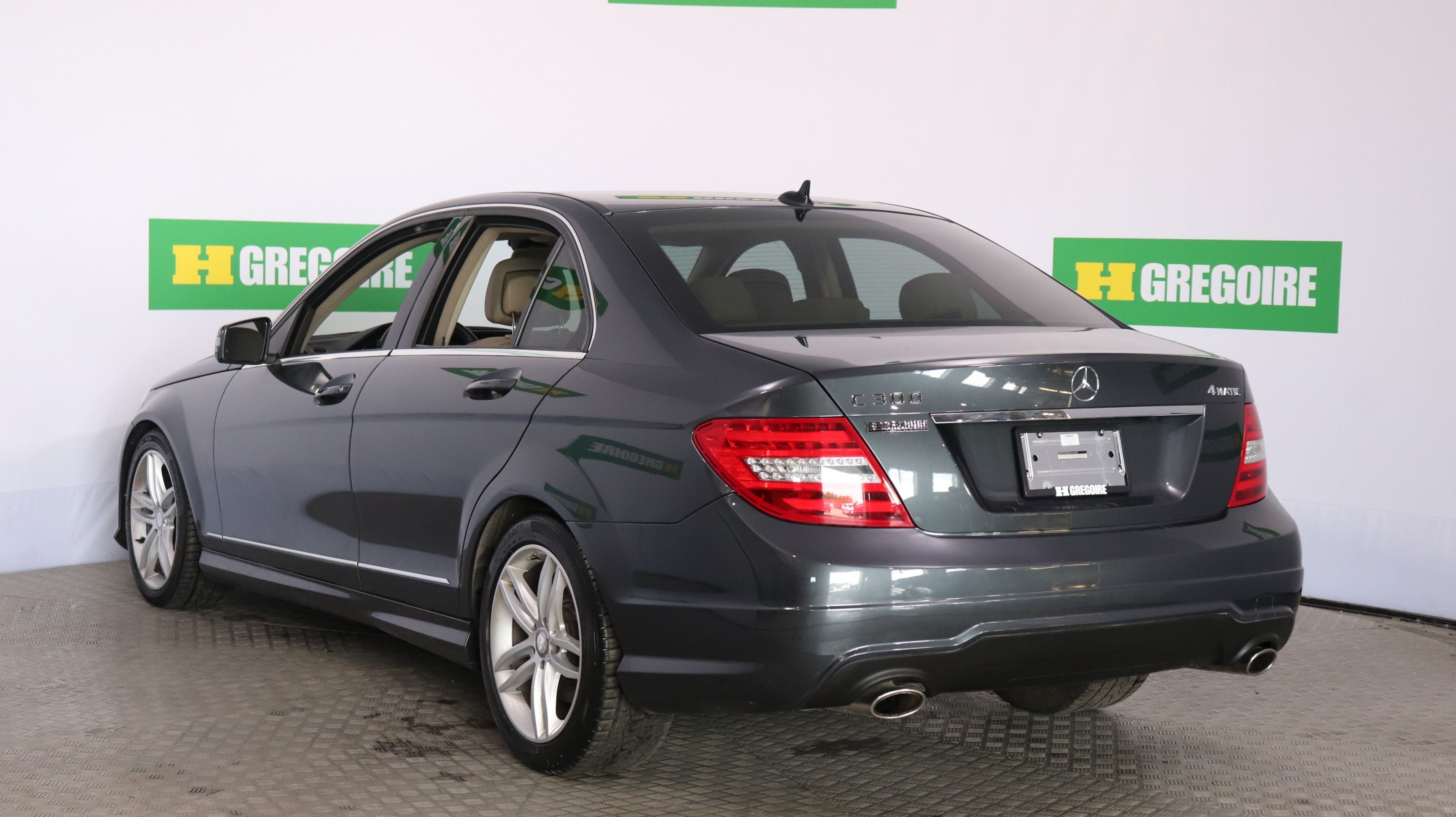 Mercedes Benz C300 2014 C 300 4MATIC AWD CUIR TOIT NAVIGATION usagée et ...