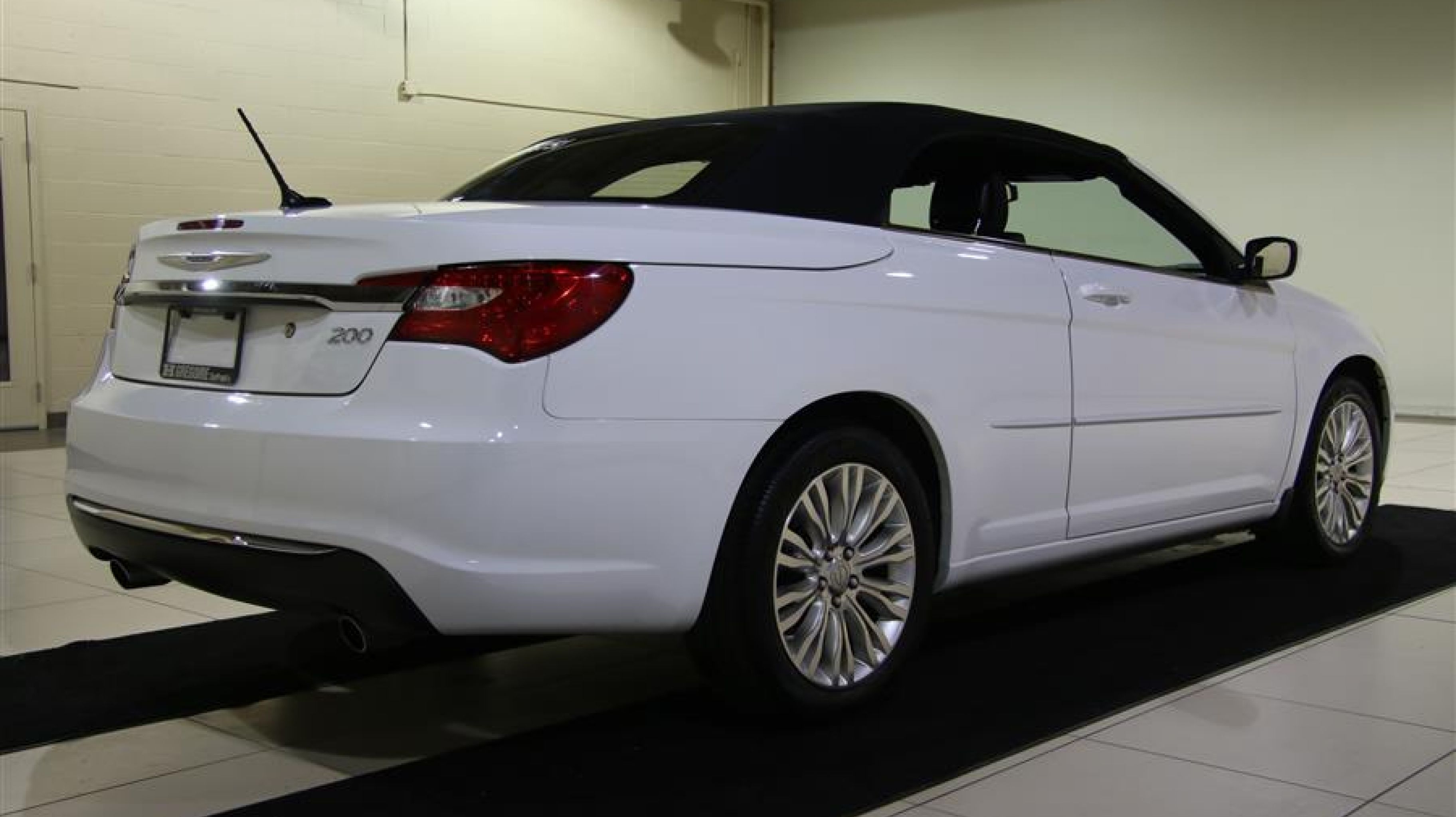 Chrysler 200 2013 CABRIOLET BAS KILO usagée et d’occasion à vendre chez ...