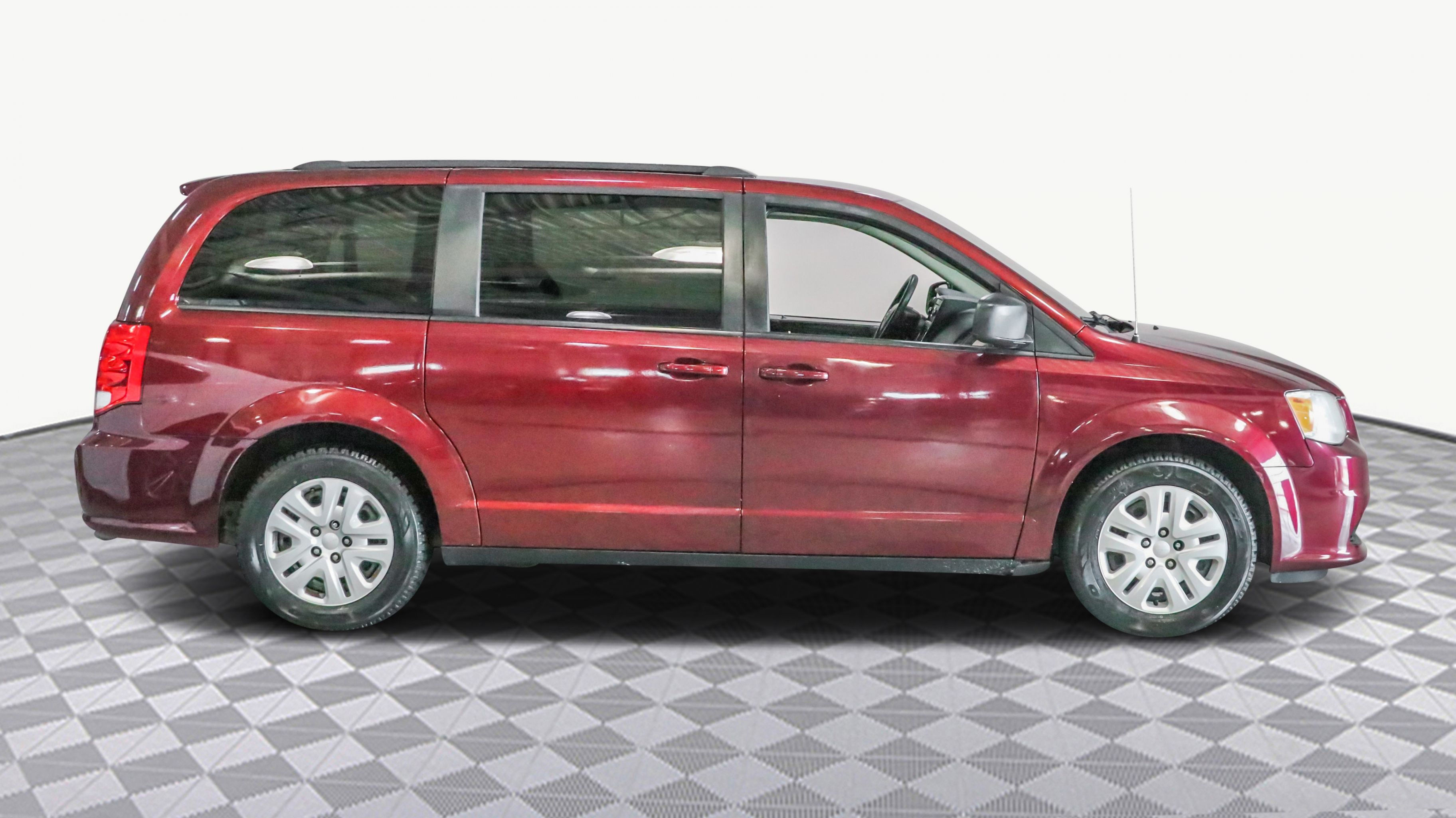 Dodge GR Caravan 2018 SXT A/C CAM RECUL PORTES ELECT usagée et d ...