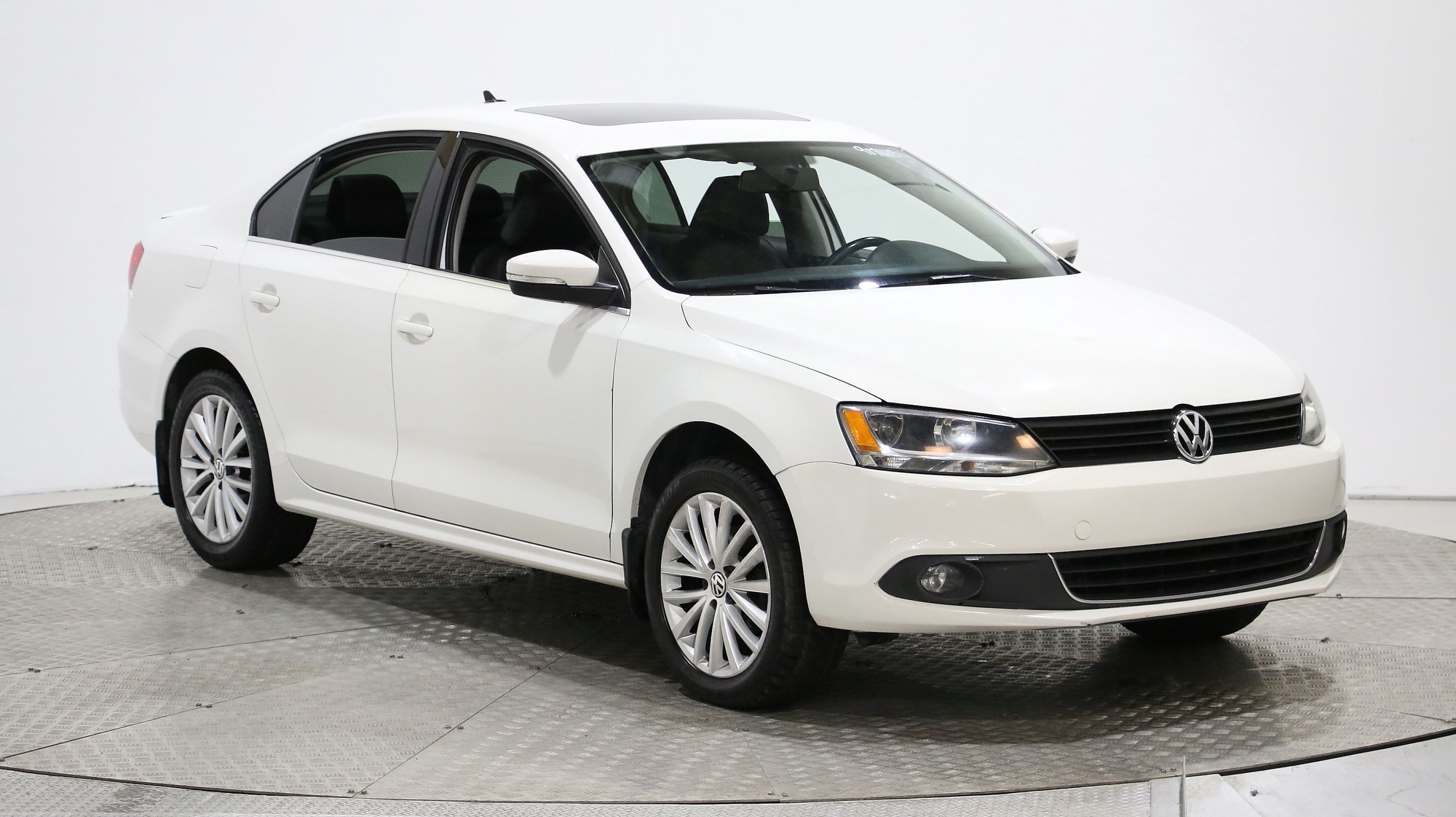 Volkswagen Jetta 2012 Highline AUTO A/C CUIR TOIT MAGS usagée et d ...