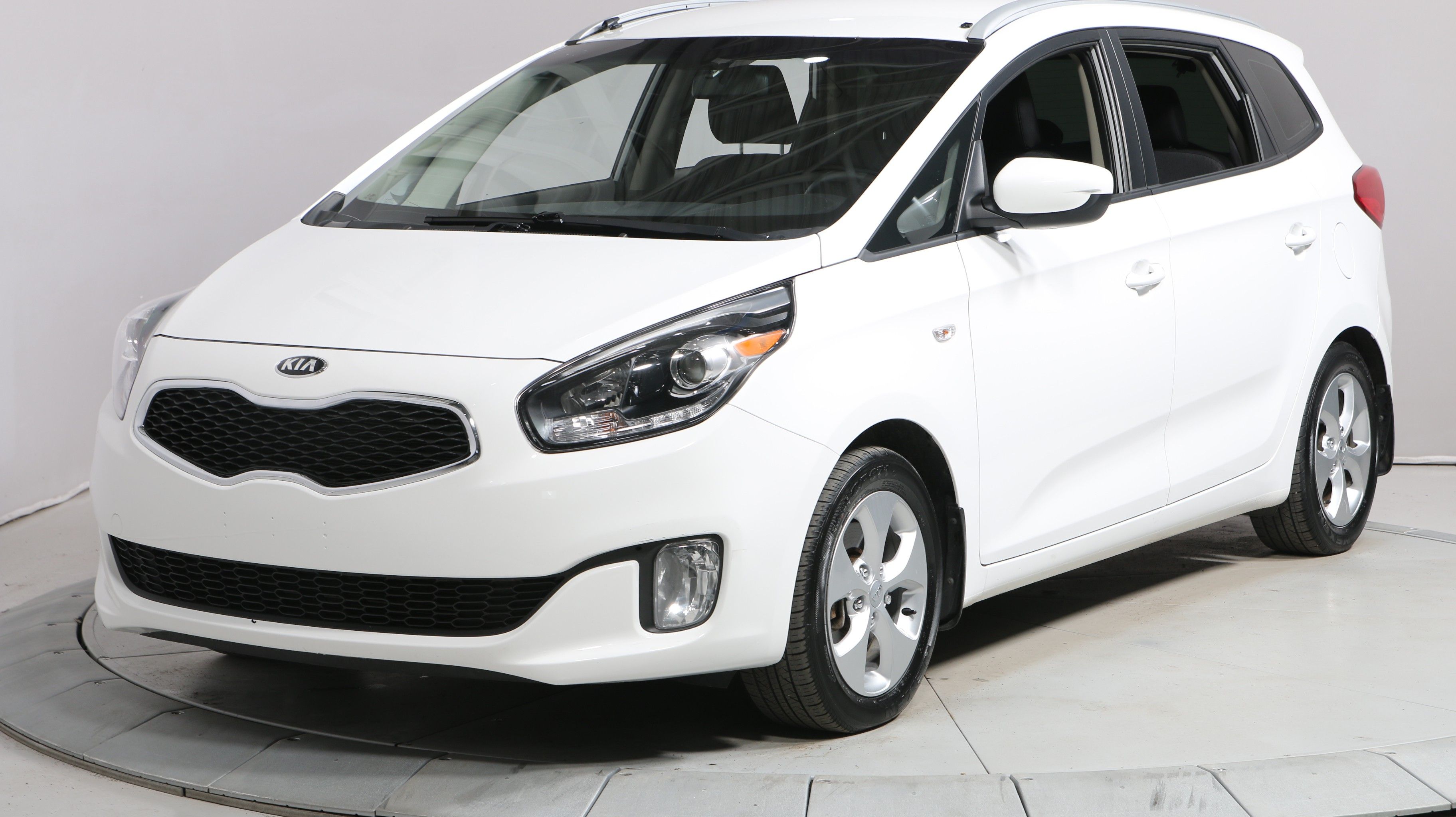 Kia Rondo 2015 AUTO A/C BLUETOOTH MAGS usagée et d’occasion à vendre ...