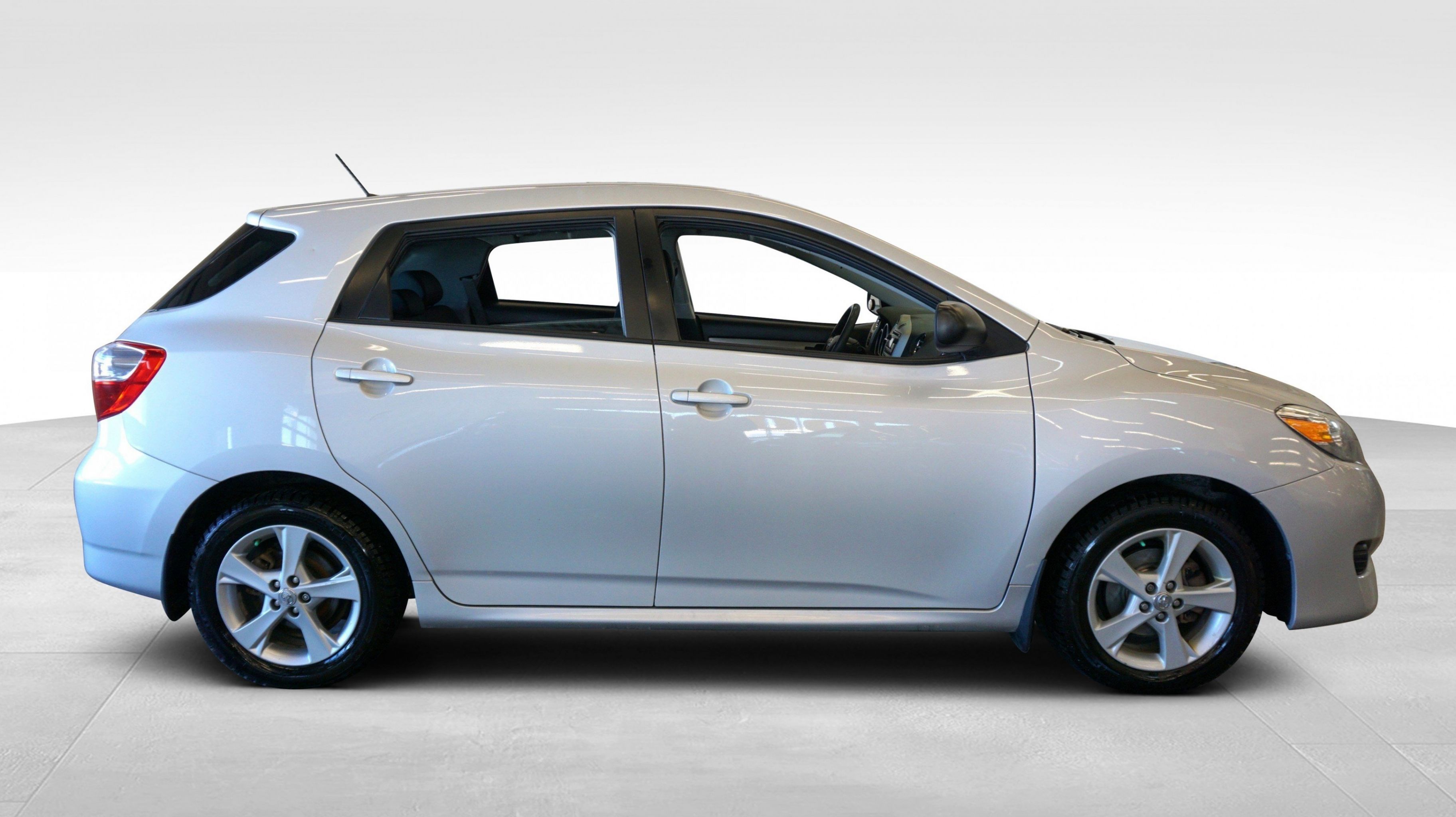 Toyota Matrix 2013 LE (toit ouvrant-gr. électriques) usagée et d ...