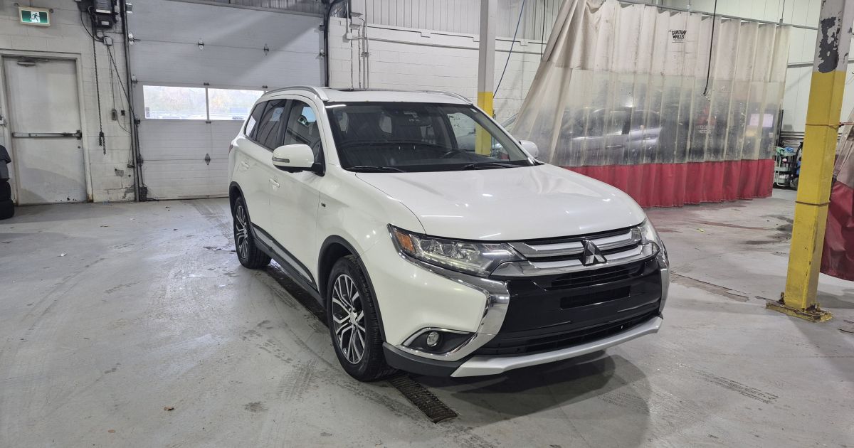 Mitsubishi Outlander 2017 GT *AWD* 7 PASSAGER* Cuir Toit Mags Cam ...