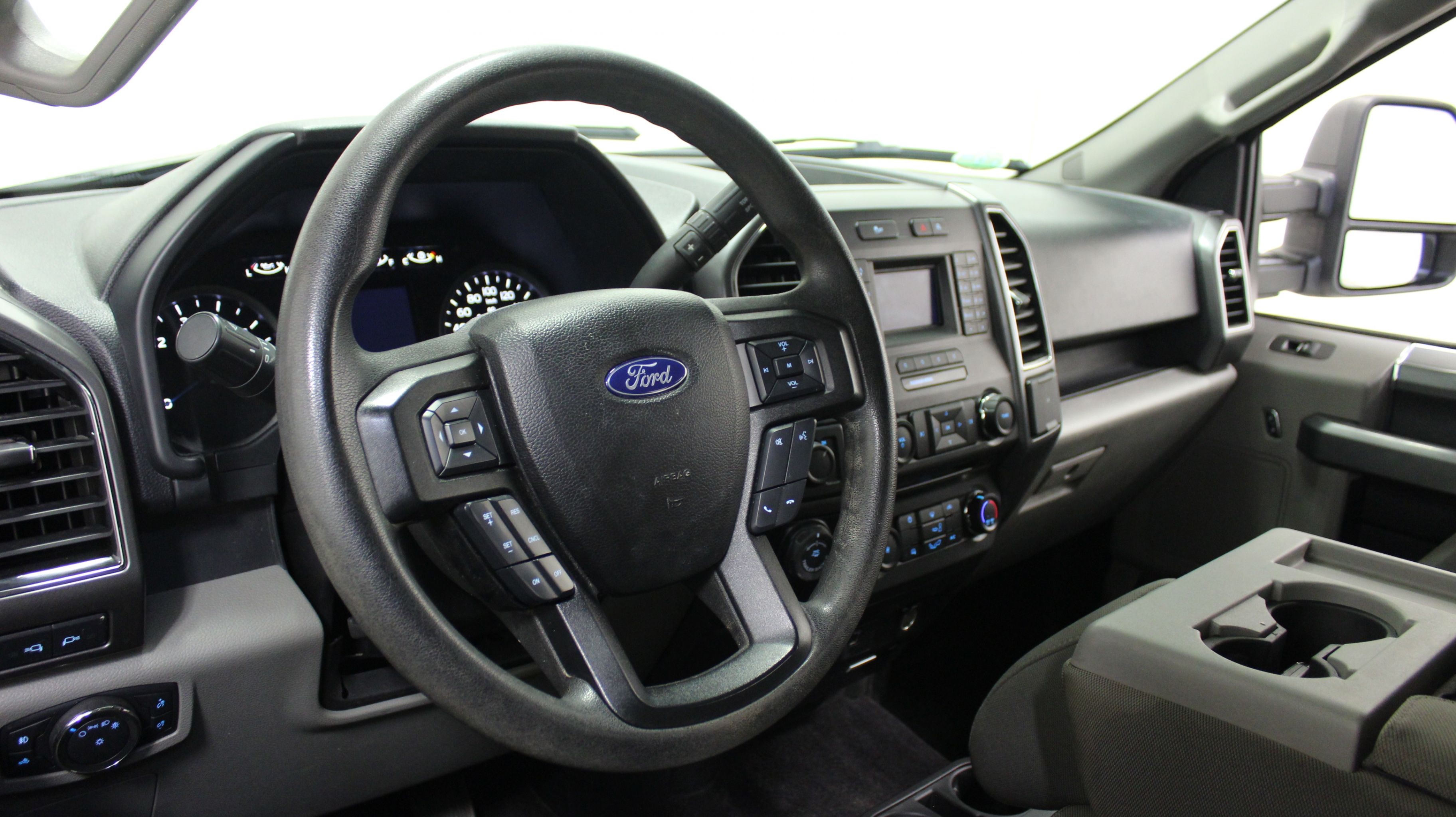 Ford F150 2017 XLT Crew-cab 4x4 usagée et d’occasion à vendre chez ...