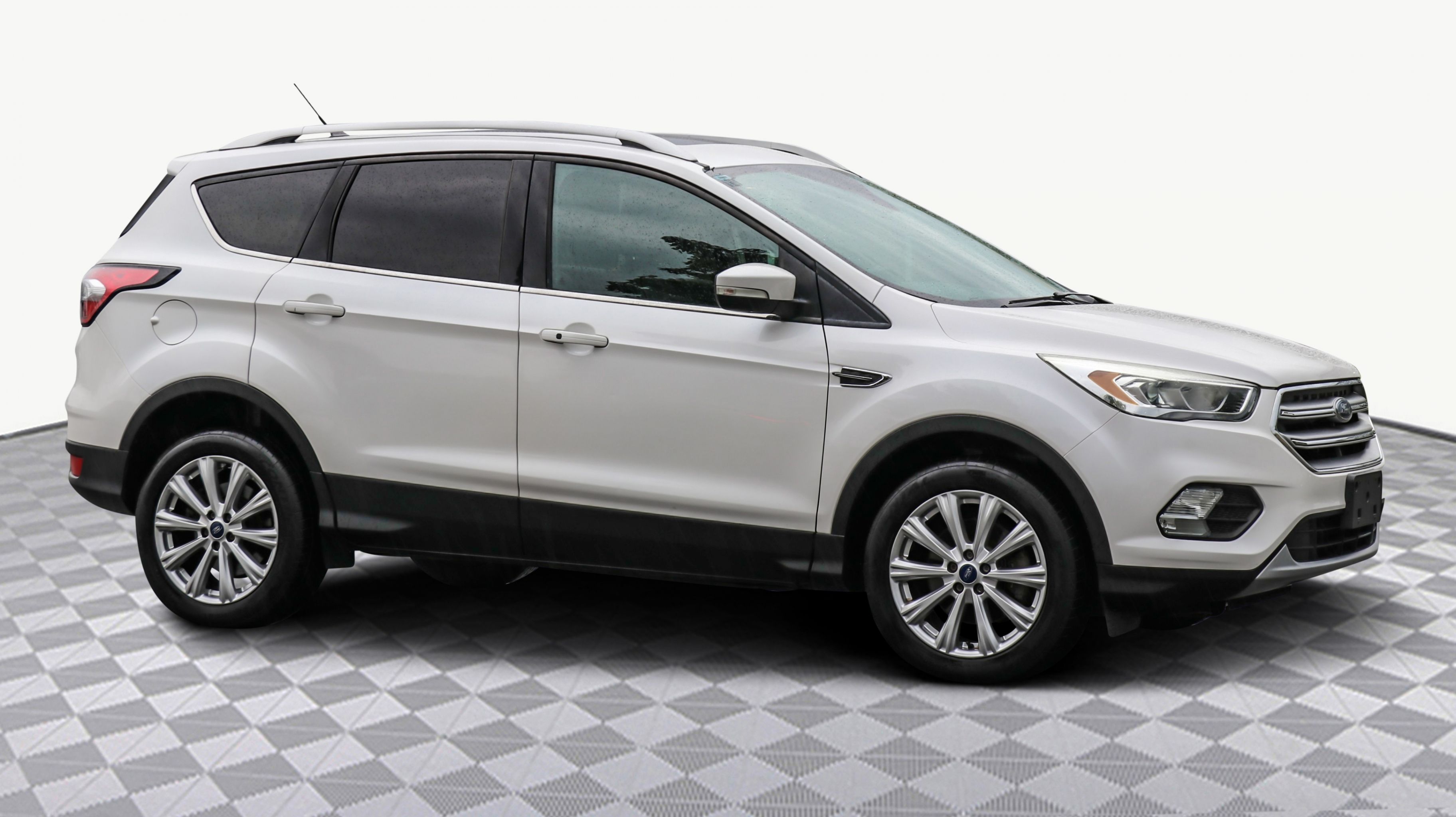 Ford Escape 2017 Titanium AWD - BAS KM - CUIR - TOIT PANO - MAGS usagée ...